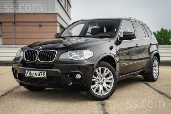 Black BMW X5 2013 in Riga, with an engine capacity of 3.00 L and mileage of 276 thousand km for 12990 €, photo 1 on AUTOMOTO.COM.LV