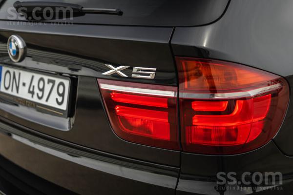 Black BMW X5 2013 in Riga, with an engine capacity of 3.00 L and mileage of 276 thousand km for 12990 €, photo 6 on AUTOMOTO.COM.LV