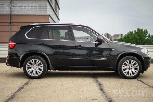 Black BMW X5 2013 in Riga, with an engine capacity of 3.00 L and mileage of 276 thousand km for 12990 €, photo 7 on AUTOMOTO.COM.LV