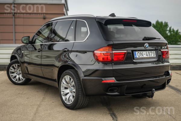 Black BMW X5 2013 in Riga, with an engine capacity of 3.00 L and mileage of 276 thousand km for 12990 €, photo 10 on AUTOMOTO.COM.LV