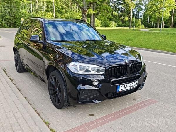 Melns BMW X5 2013 Ogre, ar dzinēja tilpumu 3.00 L un nobraukumu 276 tūkst. km par 17500 €, foto 3 vietnē AUTOMOTO.COM.LV
