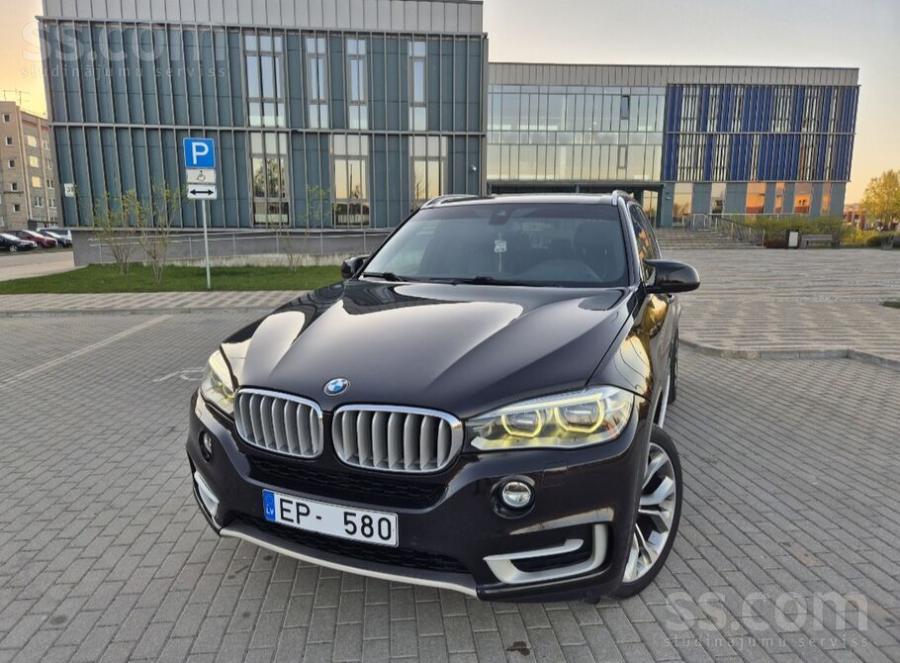 Melns BMW X5 2013 Rīga, ar dzinēja tilpumu 3.00 L un nobraukumu 271 tūkst. km par 22900 €, foto 4 vietnē AUTOMOTO.COM.LV