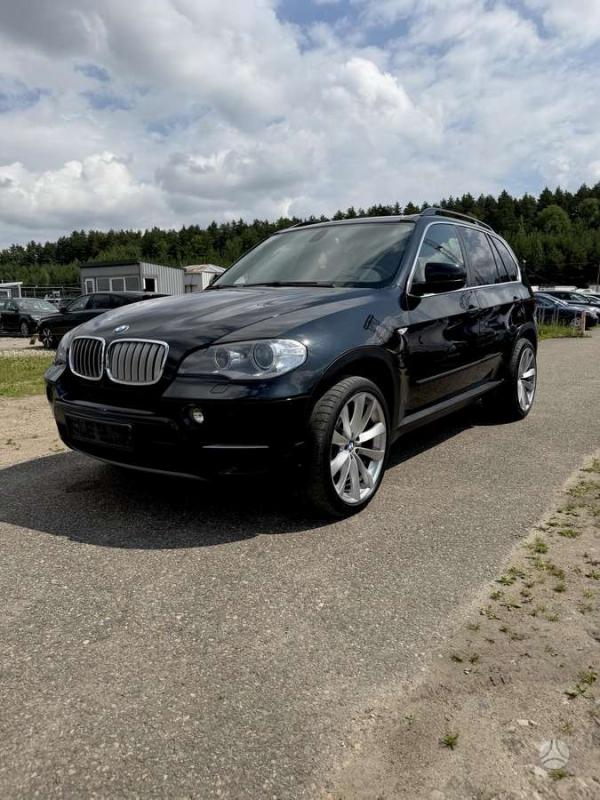 Melns BMW X5 2013 Viļņa, ar dzinēja tilpumu 2.99 L un nobraukumu 340 tūkst. km par 11900 €, foto 1 vietnē AUTOMOTO.COM.LV
