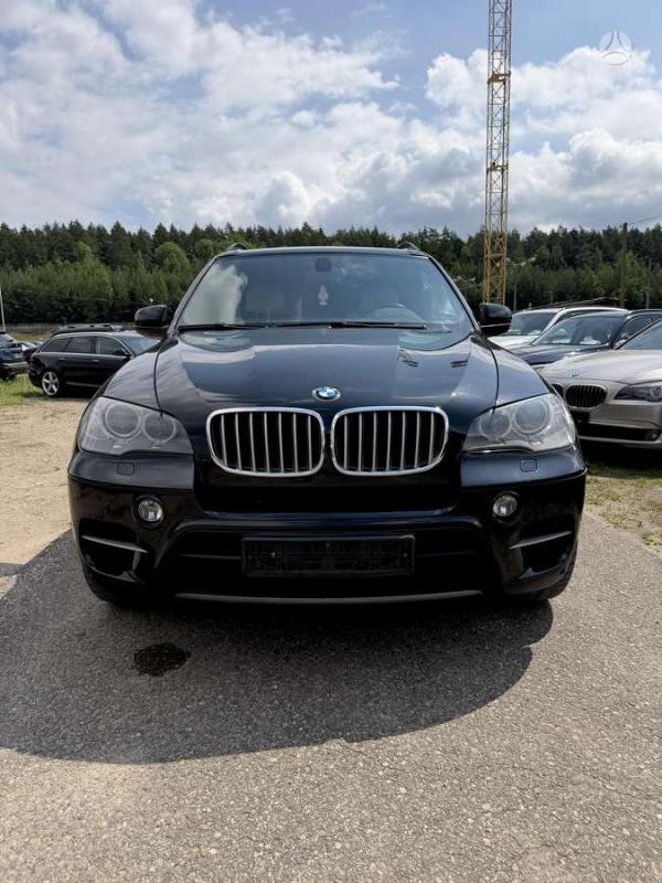 Melns BMW X5 2013 Viļņa, ar dzinēja tilpumu 2.99 L un nobraukumu 340 tūkst. km par 11900 €, foto 2 vietnē AUTOMOTO.COM.LV