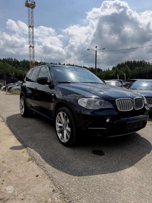 Melns BMW X5 2013 Viļņa, ar dzinēja tilpumu 2.99 L un nobraukumu 340 tūkst. km par 11900 €, foto 3 vietnē AUTOMOTO.COM.LV