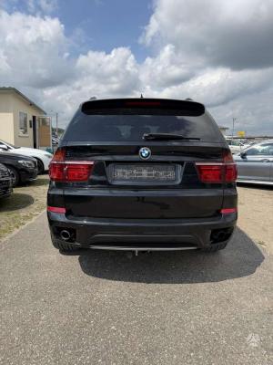 Black BMW X5 2013 in Vilnius, with an engine capacity of 2.99 L and mileage of 340 thousand km for 11900 €, photo 5 on AUTOMOTO.COM.LV