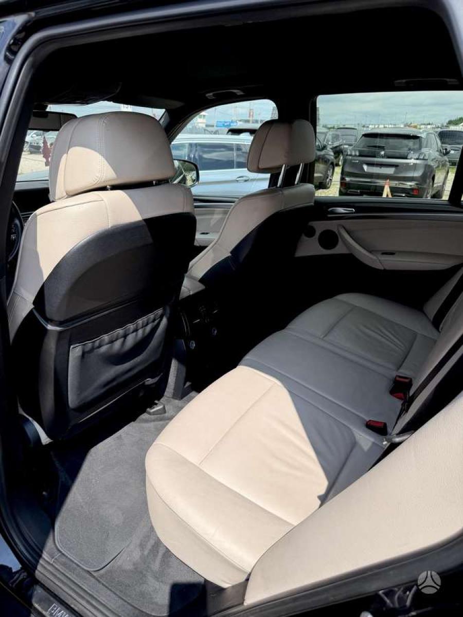 Black BMW X5 2013 in Vilnius, with an engine capacity of 2.99 L and mileage of 340 thousand km for 11900 €, photo 9 on AUTOMOTO.COM.LV