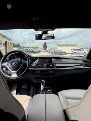 Black BMW X5 2013 in Vilnius, with an engine capacity of 2.99 L and mileage of 340 thousand km for 11900 €, photo 10 on AUTOMOTO.COM.LV