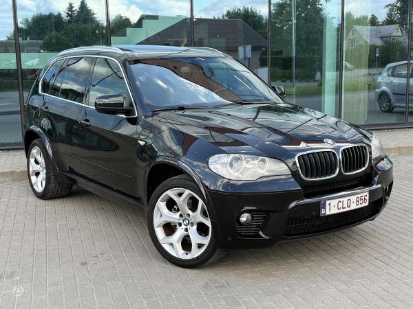 Black BMW X5 2013 in Utena, with an engine capacity of 2.99 L and mileage of 331 thousand km for 9990 €, photo 4 on AUTOMOTO.COM.LV
