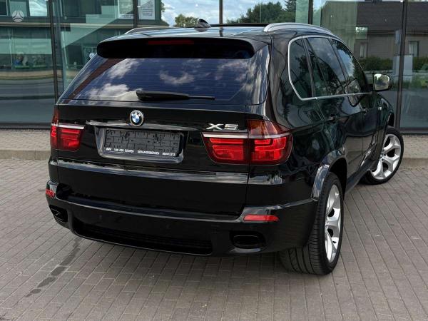 Black BMW X5 2013 in Utena, with an engine capacity of 2.99 L and mileage of 331 thousand km for 9990 €, photo 6 on AUTOMOTO.COM.LV