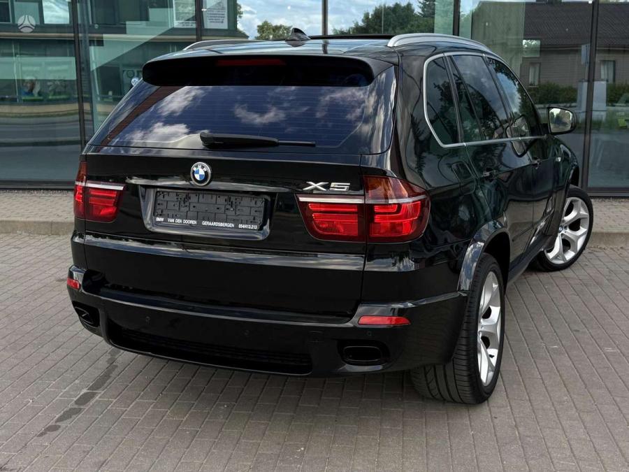 Black BMW X5 2013 in Utena, with an engine capacity of 2.99 L and mileage of 331 thousand km for 9990 €, photo 7 on AUTOMOTO.COM.LV