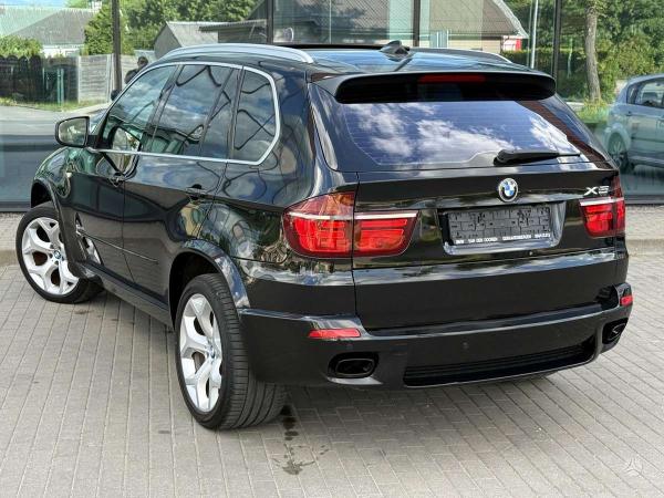 Black BMW X5 2013 in Utena, with an engine capacity of 2.99 L and mileage of 331 thousand km for 9990 €, photo 8 on AUTOMOTO.COM.LV