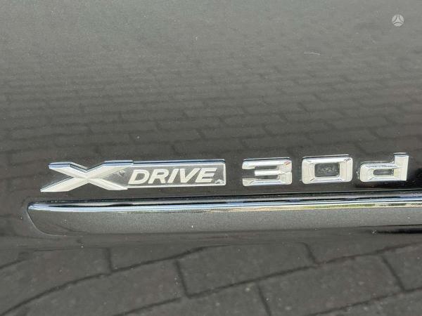 Black BMW X5 2013 in Utena, with an engine capacity of 2.99 L and mileage of 331 thousand km for 9990 €, photo 10 on AUTOMOTO.COM.LV