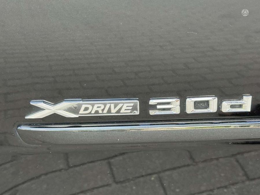 Black BMW X5 2013 in Utena, with an engine capacity of 2.99 L and mileage of 331 thousand km for 9990 €, photo 11 on AUTOMOTO.COM.LV