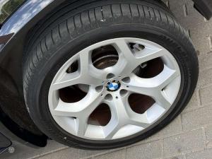 Black BMW X5 2013 in Utena, with an engine capacity of 2.99 L and mileage of 331 thousand km for 9990 €, photo 14 on AUTOMOTO.COM.LV