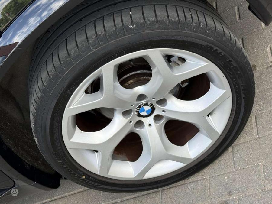 Black BMW X5 2013 in Utena, with an engine capacity of 2.99 L and mileage of 331 thousand km for 9990 €, photo 14 on AUTOMOTO.COM.LV
