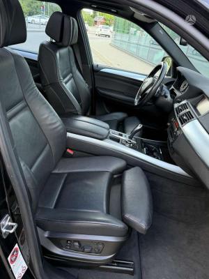 Black BMW X5 2013 in Utena, with an engine capacity of 2.99 L and mileage of 331 thousand km for 9990 €, photo 18 on AUTOMOTO.COM.LV