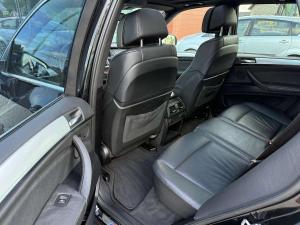 Black BMW X5 2013 in Utena, with an engine capacity of 2.99 L and mileage of 331 thousand km for 9990 €, photo 19 on AUTOMOTO.COM.LV