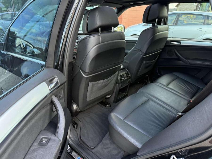Black BMW X5 2013 in Utena, with an engine capacity of 2.99 L and mileage of 331 thousand km for 9990 €, photo 19 on AUTOMOTO.COM.LV