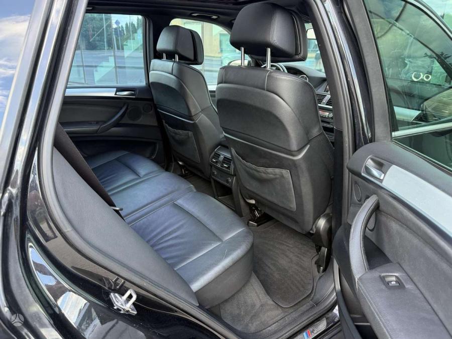 Black BMW X5 2013 in Utena, with an engine capacity of 2.99 L and mileage of 331 thousand km for 9990 €, photo 20 on AUTOMOTO.COM.LV