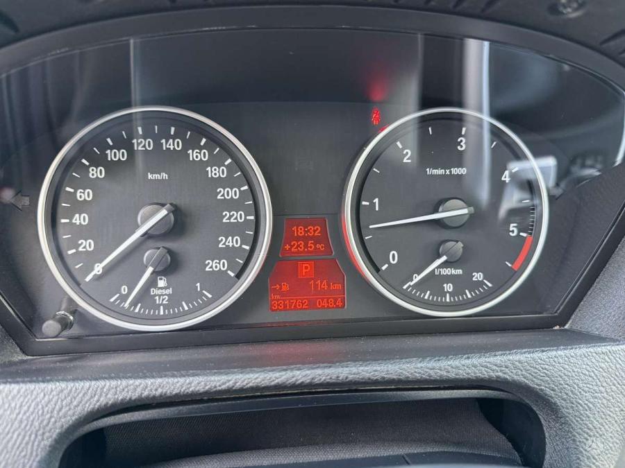 Black BMW X5 2013 in Utena, with an engine capacity of 2.99 L and mileage of 331 thousand km for 9990 €, photo 24 on AUTOMOTO.COM.LV