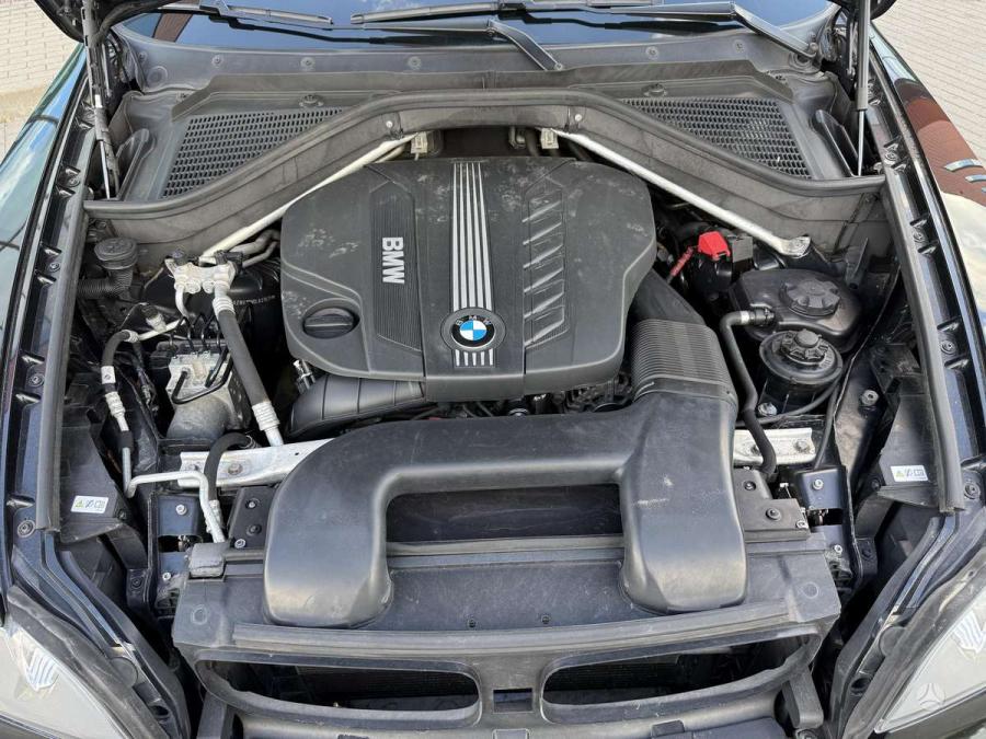 Black BMW X5 2013 in Utena, with an engine capacity of 2.99 L and mileage of 331 thousand km for 9990 €, photo 25 on AUTOMOTO.COM.LV
