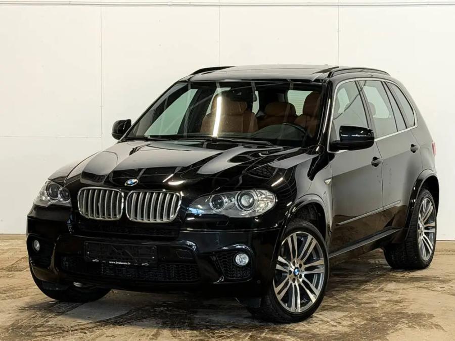 Black BMW X5 2013 in Jurmala, with an engine capacity of 3.00 L and mileage of 284 thousand km for 15695 €, photo 1 on AUTOMOTO.COM.LV