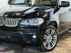 Black BMW X5 2013 in Jurmala, with an engine capacity of 3.00 L and mileage of 284 thousand km for 15695 €, photo 3 on AUTOMOTO.COM.LV