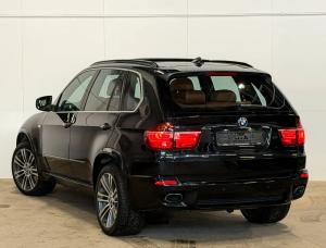 Black BMW X5 2013 in Jurmala, with an engine capacity of 3.00 L and mileage of 284 thousand km for 15695 €, photo 7 on AUTOMOTO.COM.LV