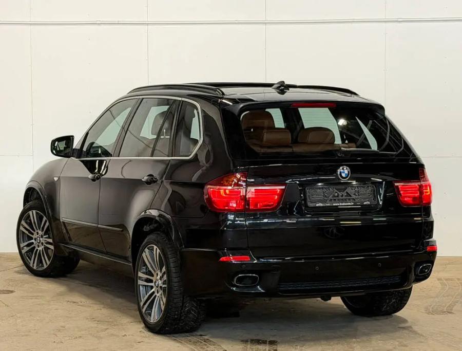 Black BMW X5 2013 in Jurmala, with an engine capacity of 3.00 L and mileage of 284 thousand km for 15695 €, photo 7 on AUTOMOTO.COM.LV