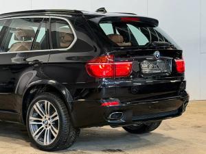 Black BMW X5 2013 in Jurmala, with an engine capacity of 3.00 L and mileage of 284 thousand km for 15695 €, photo 8 on AUTOMOTO.COM.LV