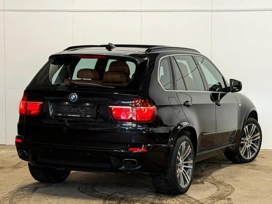Black BMW X5 2013 in Jurmala, with an engine capacity of 3.00 L and mileage of 284 thousand km for 15695 €, photo 9 on AUTOMOTO.COM.LV