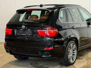 Black BMW X5 2013 in Jurmala, with an engine capacity of 3.00 L and mileage of 284 thousand km for 15695 €, photo 10 on AUTOMOTO.COM.LV