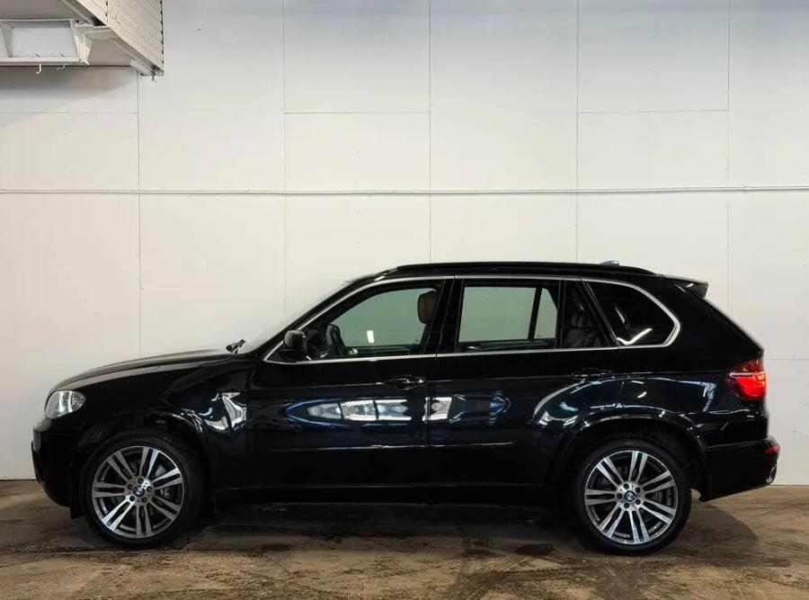 Black BMW X5 2013 in Jurmala, with an engine capacity of 3.00 L and mileage of 284 thousand km for 15695 €, photo 11 on AUTOMOTO.COM.LV