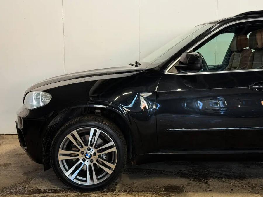 Black BMW X5 2013 in Jurmala, with an engine capacity of 3.00 L and mileage of 284 thousand km for 15695 €, photo 12 on AUTOMOTO.COM.LV