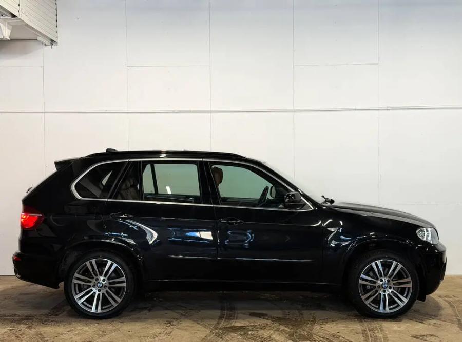 Black BMW X5 2013 in Jurmala, with an engine capacity of 3.00 L and mileage of 284 thousand km for 15695 €, photo 14 on AUTOMOTO.COM.LV