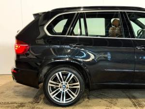 Black BMW X5 2013 in Jurmala, with an engine capacity of 3.00 L and mileage of 284 thousand km for 15695 €, photo 15 on AUTOMOTO.COM.LV