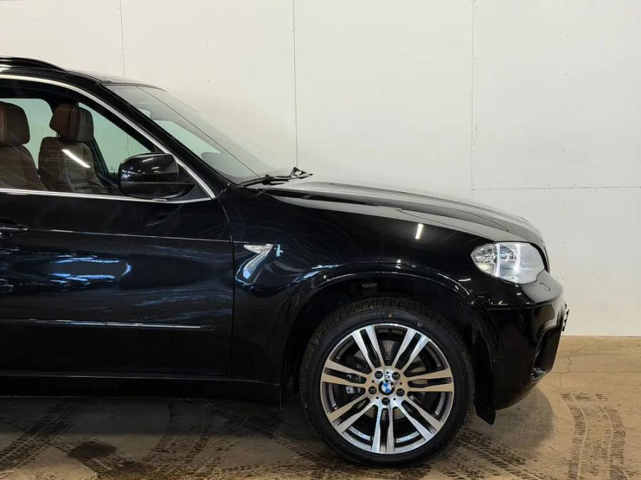 Black BMW X5 2013 in Jurmala, with an engine capacity of 3.00 L and mileage of 284 thousand km for 15695 €, photo 16 on AUTOMOTO.COM.LV