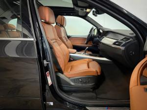 Black BMW X5 2013 in Jurmala, with an engine capacity of 3.00 L and mileage of 284 thousand km for 15695 €, photo 21 on AUTOMOTO.COM.LV