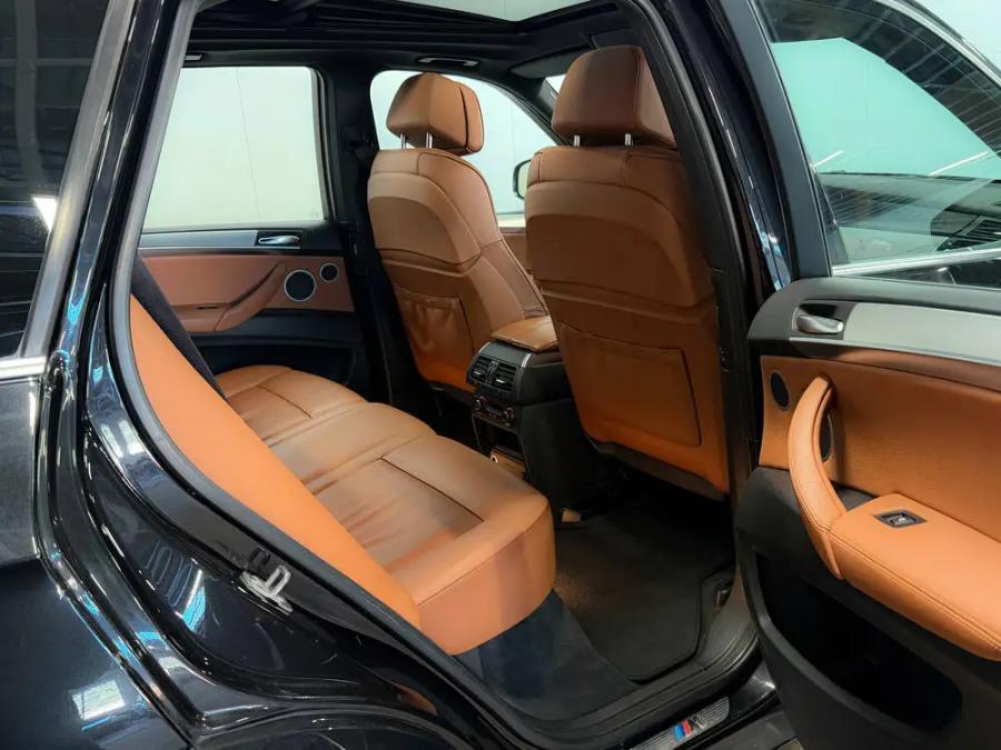 Black BMW X5 2013 in Jurmala, with an engine capacity of 3.00 L and mileage of 284 thousand km for 15695 €, photo 22 on AUTOMOTO.COM.LV