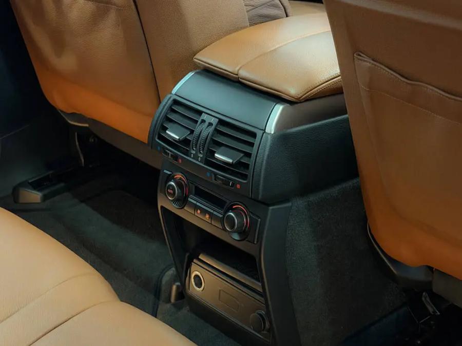 Black BMW X5 2013 in Jurmala, with an engine capacity of 3.00 L and mileage of 284 thousand km for 15695 €, photo 28 on AUTOMOTO.COM.LV