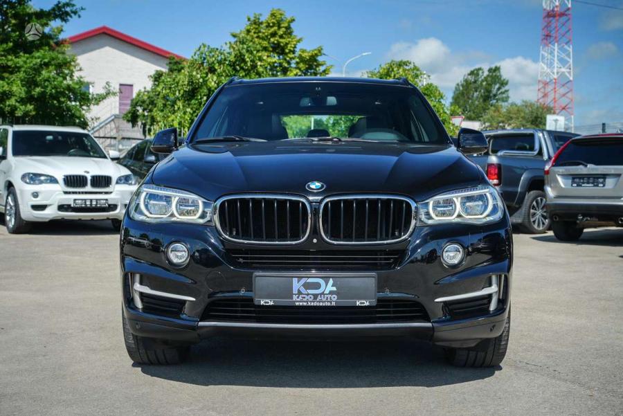 Black BMW X5 2013 in Kaunas, with an engine capacity of 2.99 L and mileage of 323 thousand km for 17750 €, photo 4 on AUTOMOTO.COM.LV