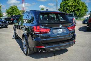 Black BMW X5 2013 in Kaunas, with an engine capacity of 2.99 L and mileage of 323 thousand km for 17750 €, photo 9 on AUTOMOTO.COM.LV