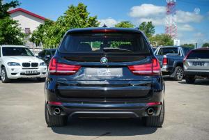 Black BMW X5 2013 in Kaunas, with an engine capacity of 2.99 L and mileage of 323 thousand km for 17750 €, photo 10 on AUTOMOTO.COM.LV