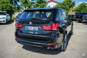 Black BMW X5 2013 in Kaunas, with an engine capacity of 2.99 L and mileage of 323 thousand km for 17750 €, photo 11 on AUTOMOTO.COM.LV