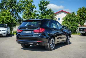 Black BMW X5 2013 in Kaunas, with an engine capacity of 2.99 L and mileage of 323 thousand km for 17750 €, photo 12 on AUTOMOTO.COM.LV