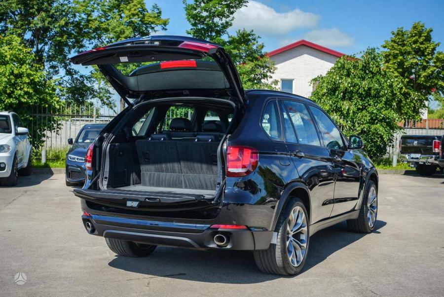 Black BMW X5 2013 in Kaunas, with an engine capacity of 2.99 L and mileage of 323 thousand km for 17750 €, photo 13 on AUTOMOTO.COM.LV