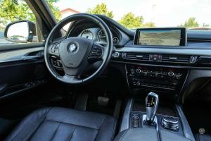 Black BMW X5 2013 in Kaunas, with an engine capacity of 2.99 L and mileage of 323 thousand km for 17750 €, photo 17 on AUTOMOTO.COM.LV