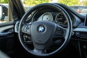Black BMW X5 2013 in Kaunas, with an engine capacity of 2.99 L and mileage of 323 thousand km for 17750 €, photo 18 on AUTOMOTO.COM.LV