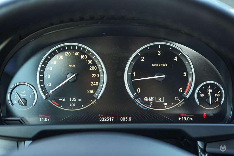 Black BMW X5 2013 in Kaunas, with an engine capacity of 2.99 L and mileage of 323 thousand km for 17750 €, photo 23 on AUTOMOTO.COM.LV